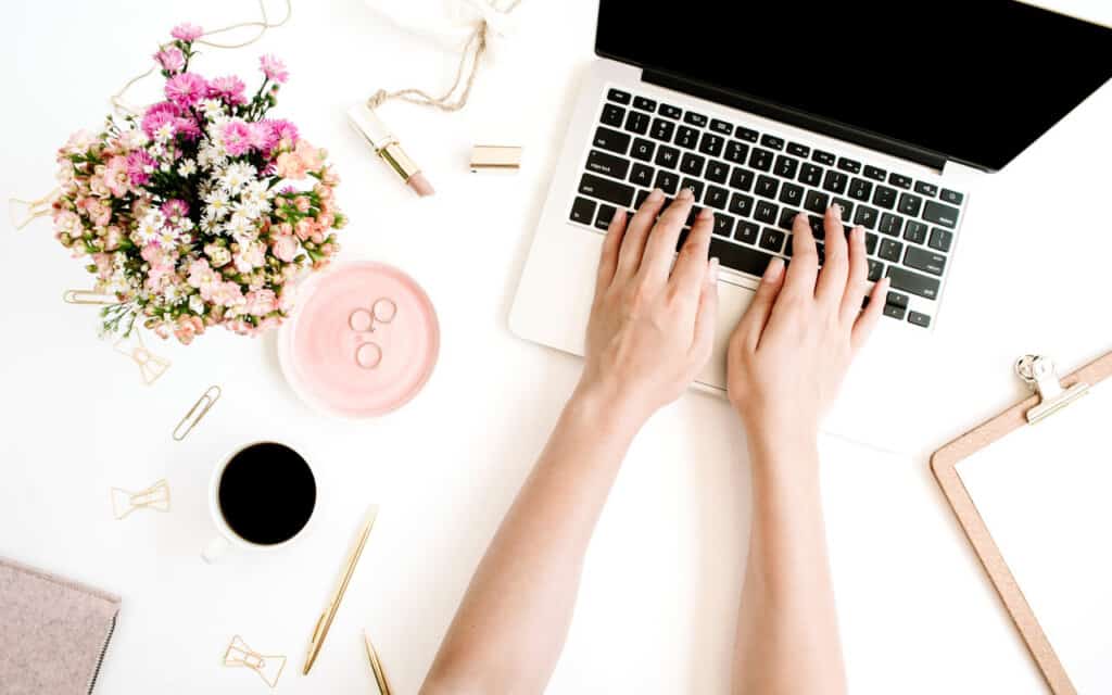 28 Easy Weekend Jobs to Earn Extra Money Each Month - Twins Mommy