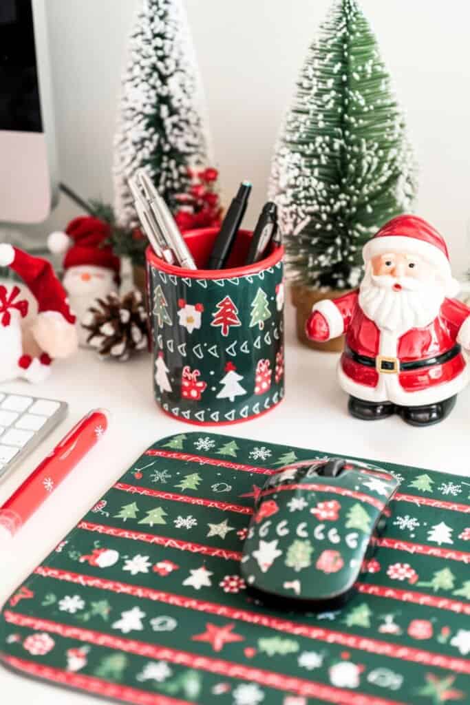 21 Festive Christmas Home Office Decor Ideas - Twins Mommy