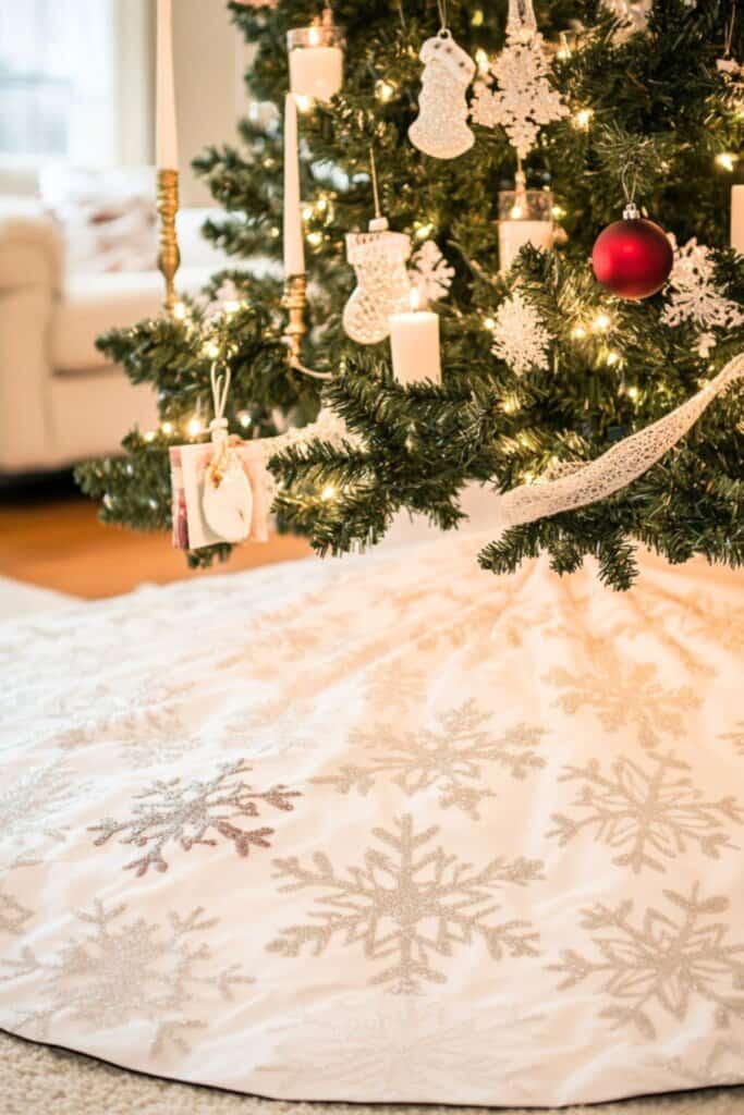 18 Festive DIY Christmas Tree Skirt Ideas (to Make & Sell) - Twins Mommy