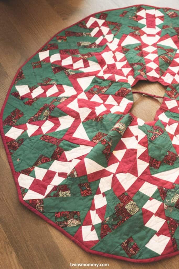 18 Festive DIY Christmas Tree Skirt Ideas (to Make & Sell) - Twins Mommy