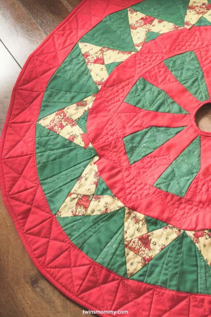 18 Festive DIY Christmas Tree Skirt Ideas (to Make & Sell) - Twins Mommy