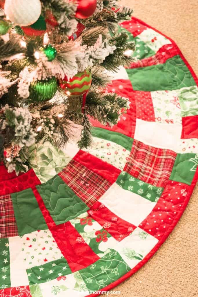 18 Festive DIY Christmas Tree Skirt Ideas (to Make & Sell) - Twins Mommy