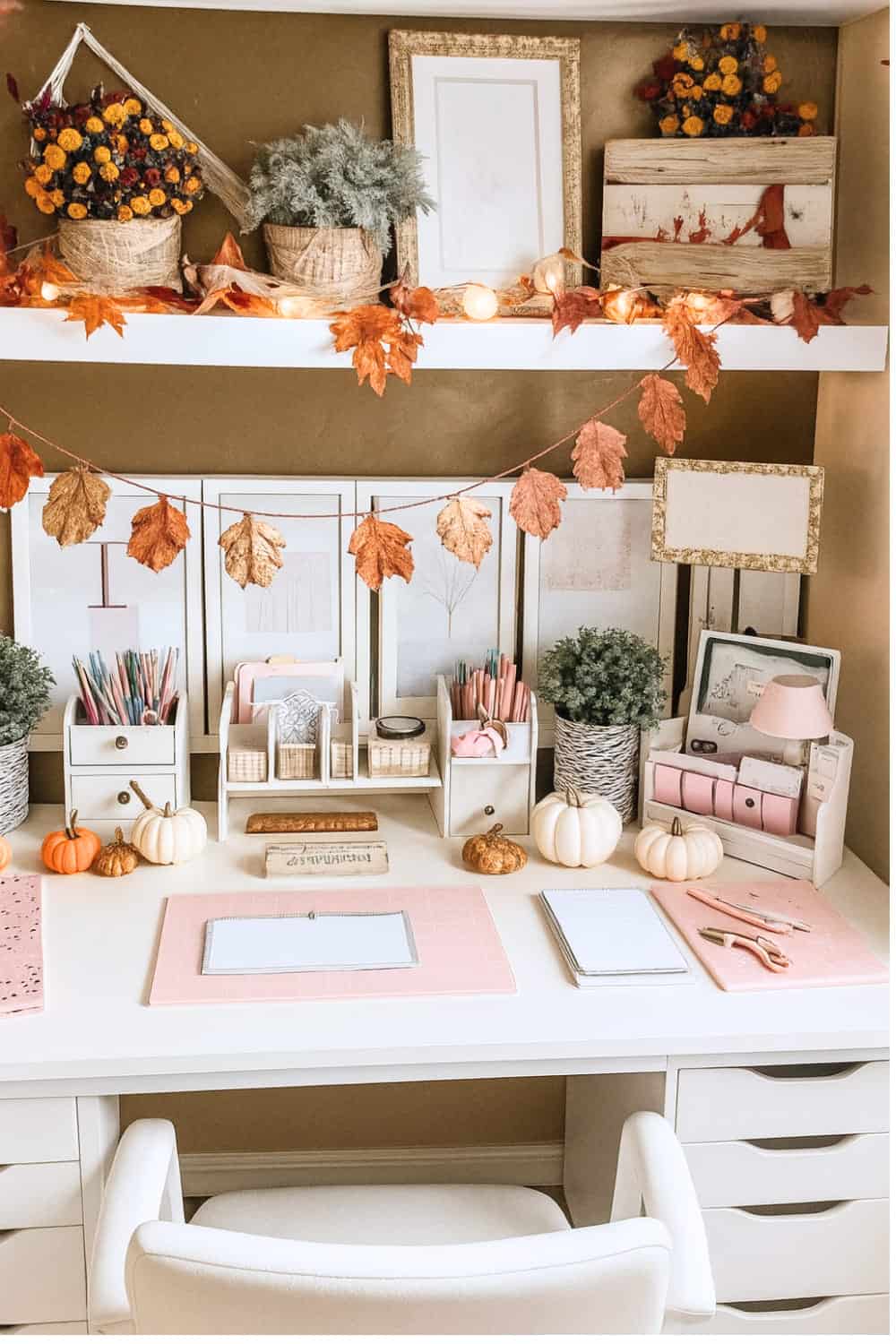 21 Cute & Festive Fall Desk Decor for Your Home Office - Twins Mommy