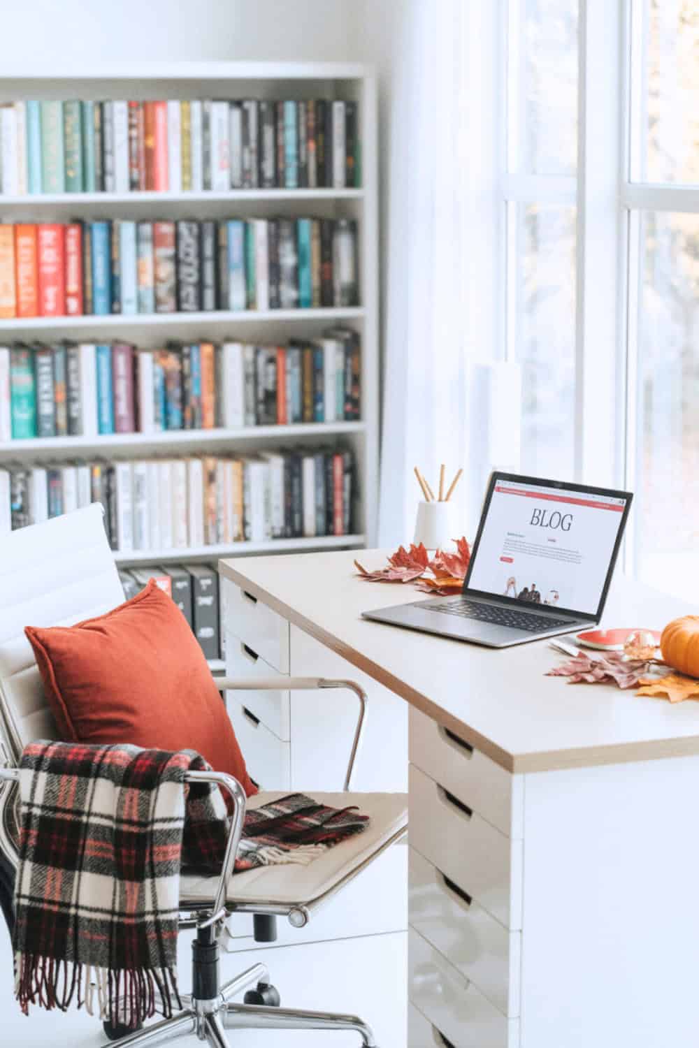 21 Cute & Festive Fall Desk Decor for Your Home Office - Twins Mommy