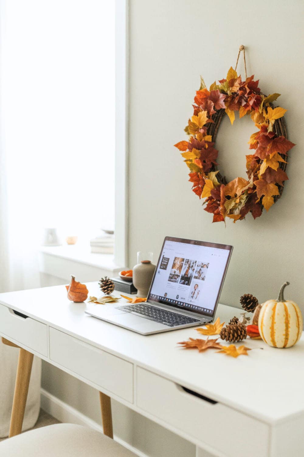 21 Cute & Festive Fall Desk Decor for Your Home Office - Twins Mommy