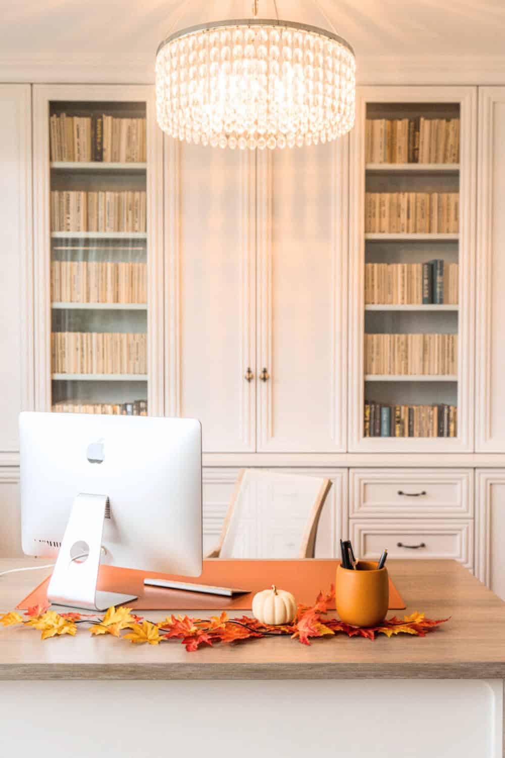 21 Cute & Festive Fall Desk Decor for Your Home Office - Twins Mommy